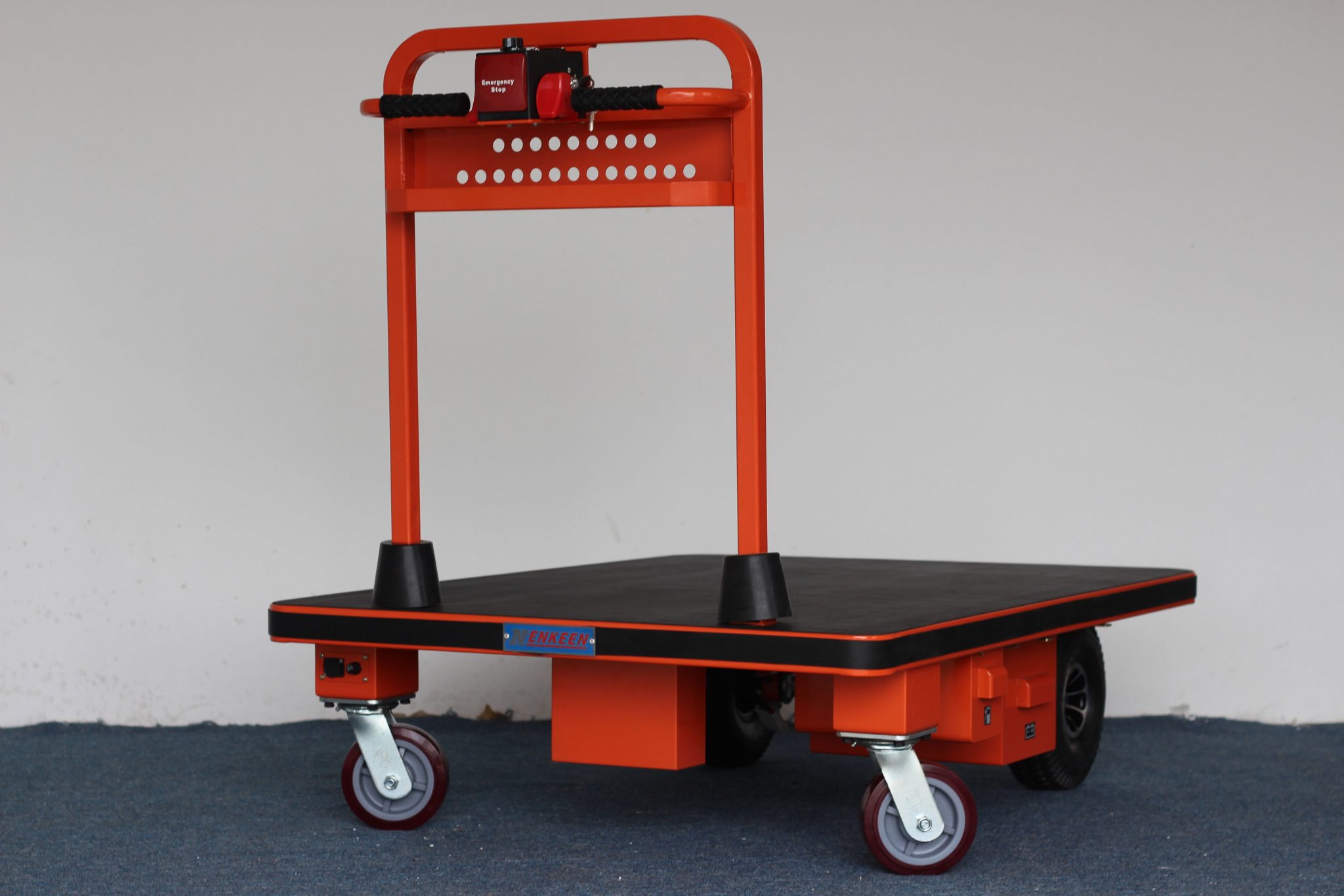 Flatbed industrial trolley with brake